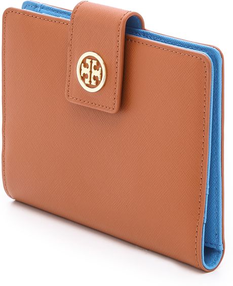 Tory Burch Robinson Large Passport Holder In Brown Luggagecoastal Blue Lyst