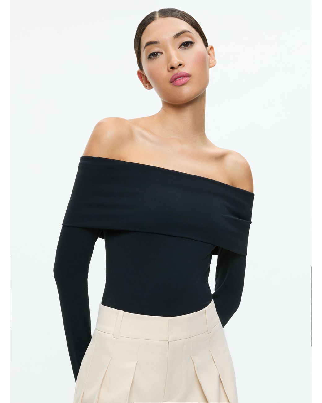 Alice + Olivia Elia Off The Shoulder Bodysuit in Black | Lyst