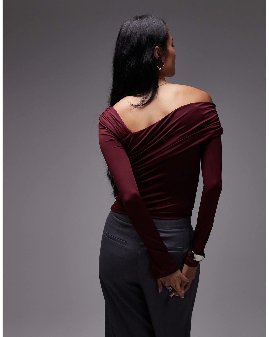 Nia Margo Off-shoulder Long Sleeve Slinky Top in Red | Lyst