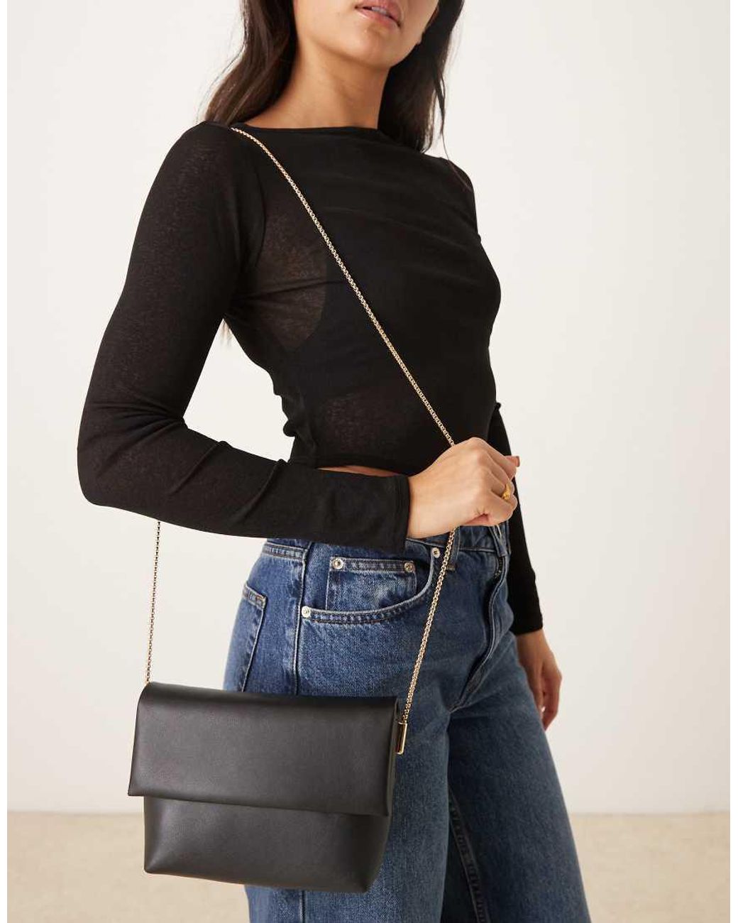 Mango Classic Cross Body Bag With Gold Chain in Black | Lyst UK