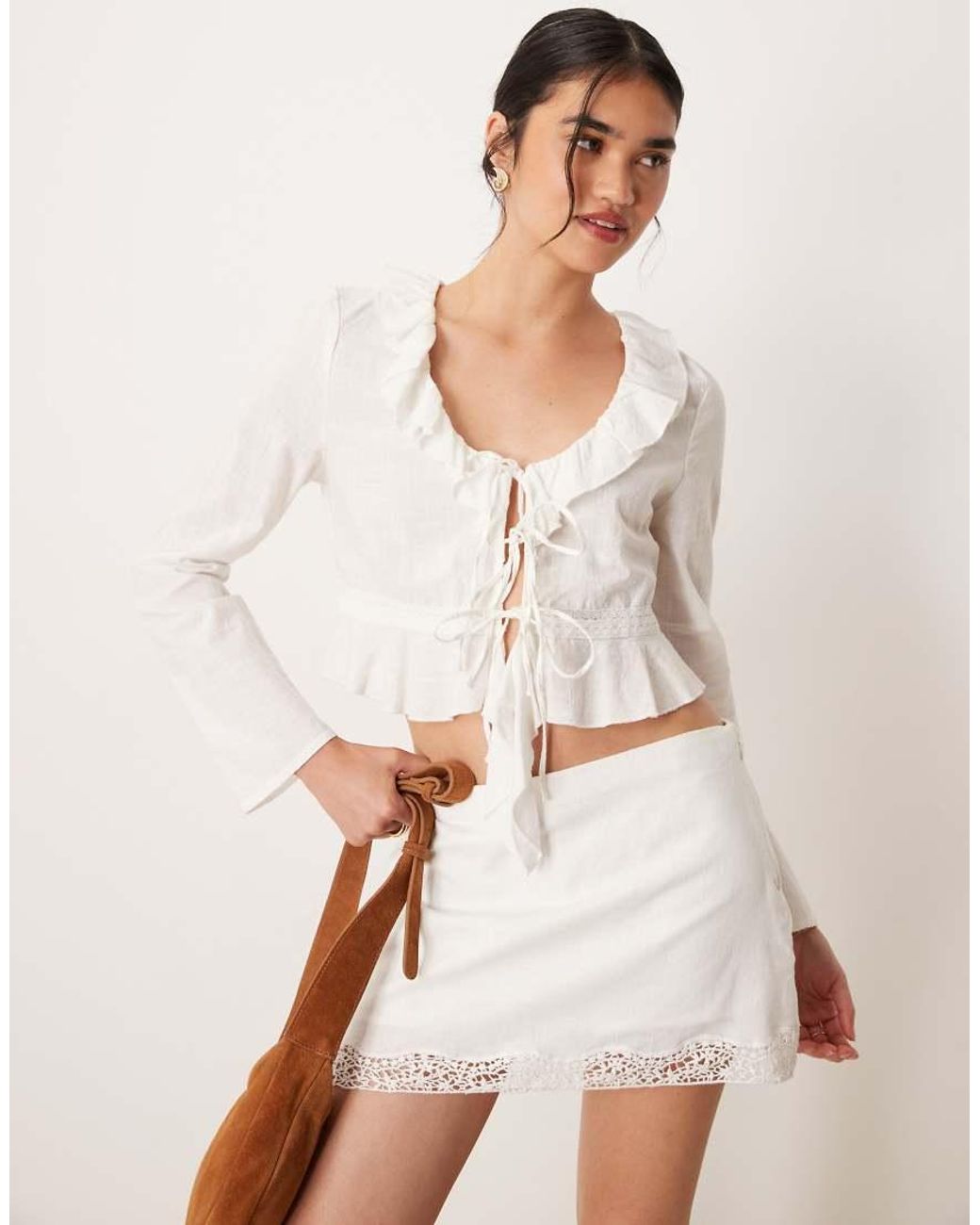 Abercrombie & Fitch Mid Rise Lace Trim Mini Skort in Natural | Lyst UK
