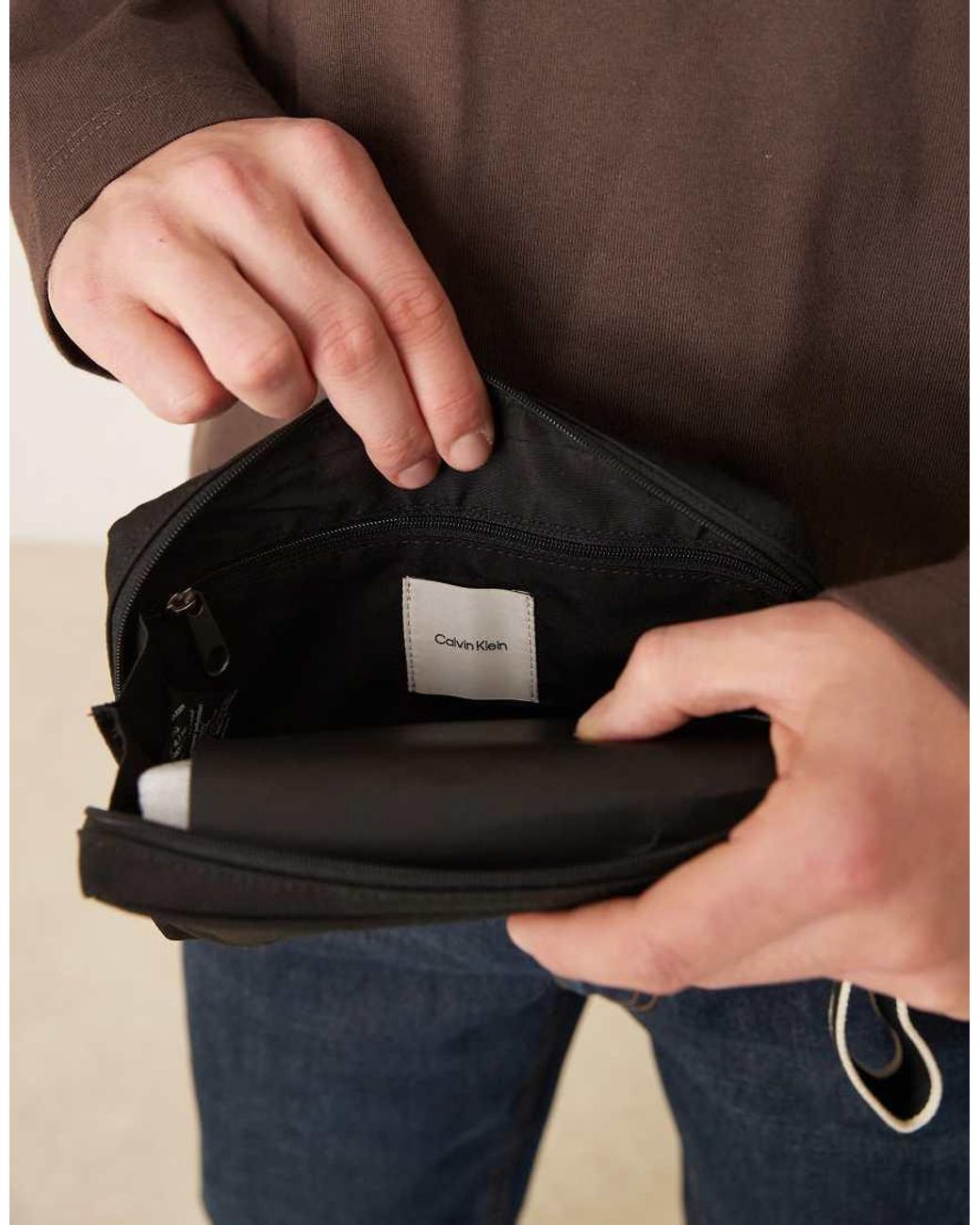 Calvin Klein Graphic Pouch in Black for Men | Lyst UK