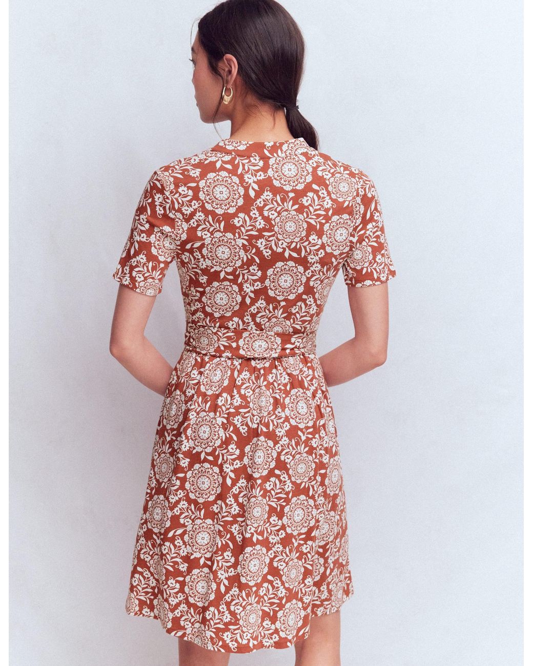 Boden Daisy Flippy Jersey Dress-Roasted Chestnut, Blossom in Red | Lyst