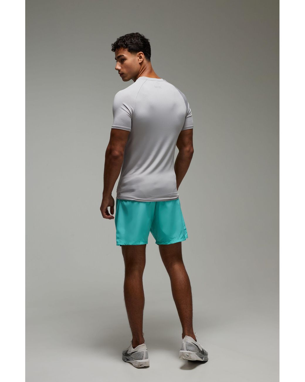 BoohooMAN Man Active Perforated Stretch Woven Regular Fit 5inch Short ...