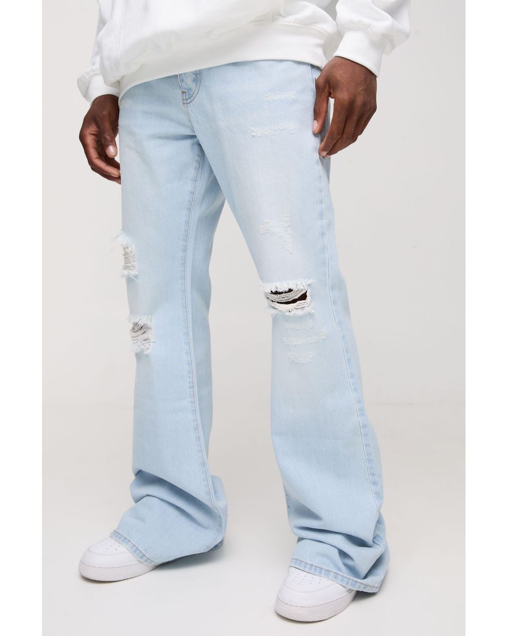 BoohooMAN Relaxed Rigid Flare Stacked Knee Rip Denim Jeans in Blue for ...
