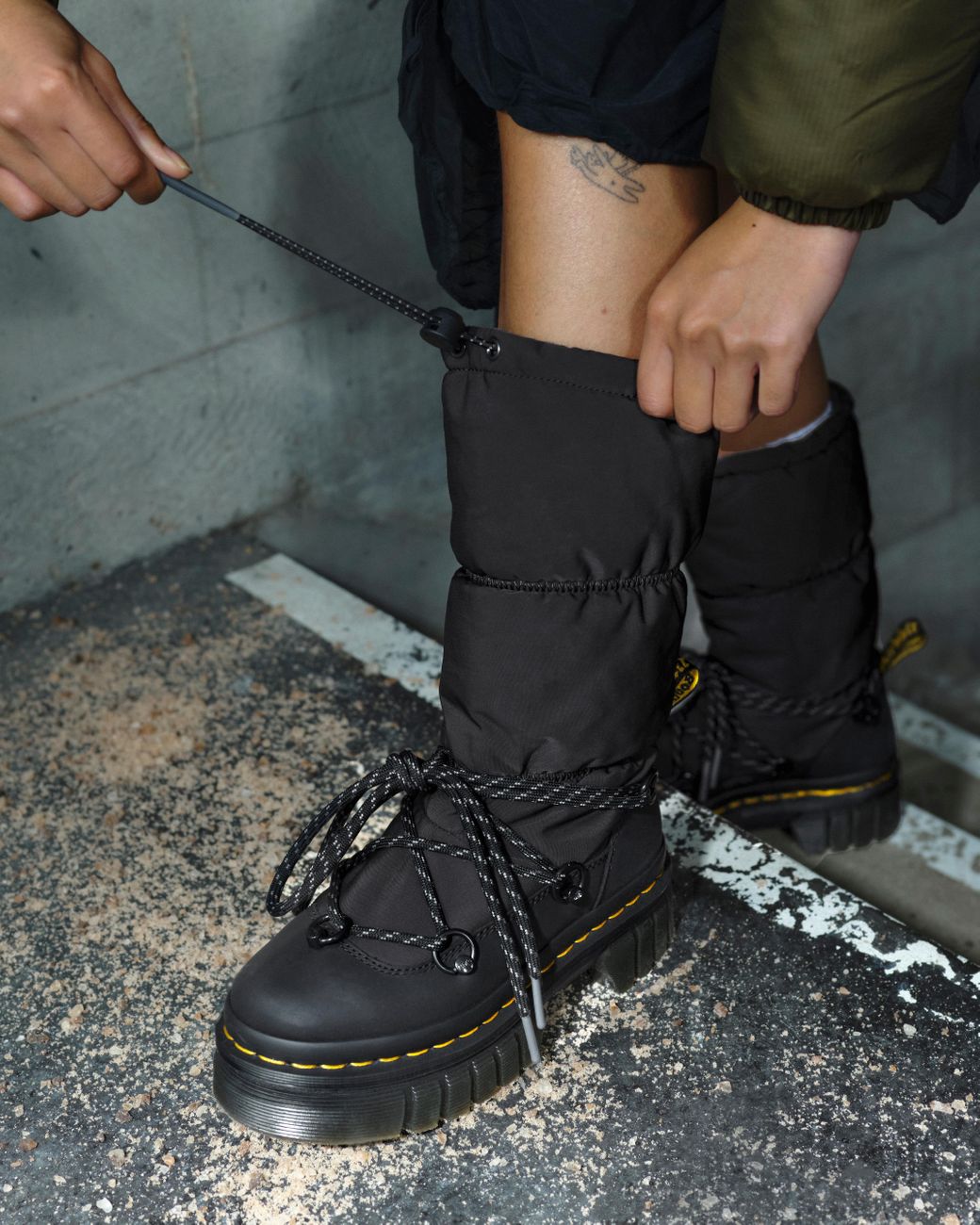 Dr. Martens Audrick Hi Puffer Boots in Black | Lyst