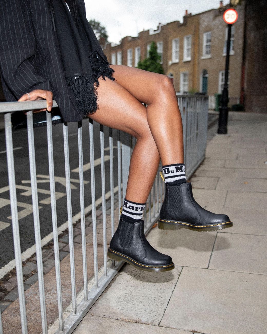 Dr. Martens 2976 Virginia Leather Chelsea Boots in Black | Lyst