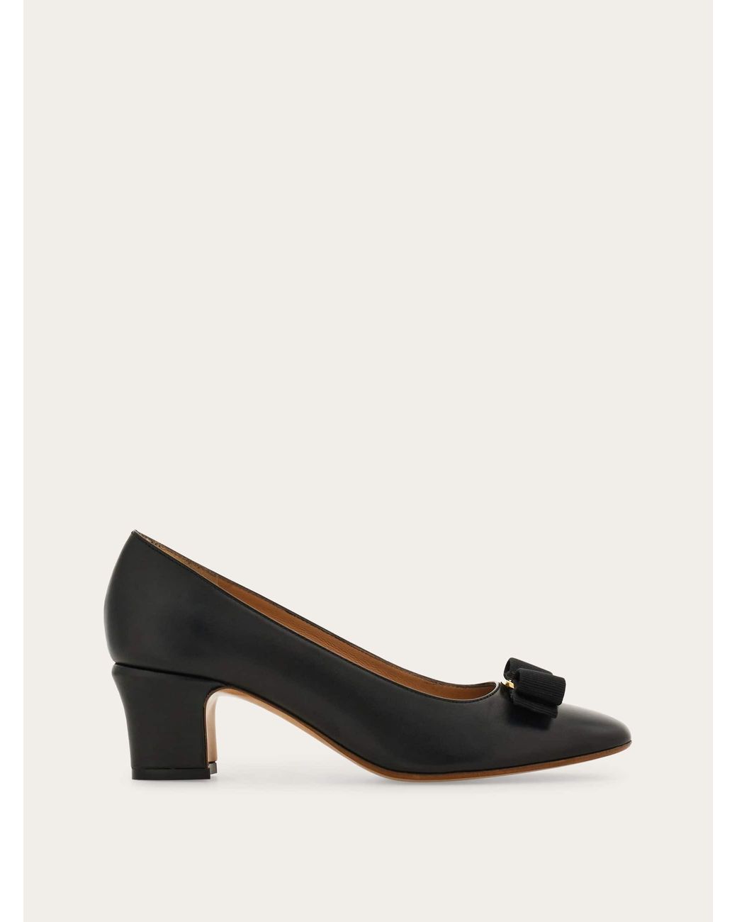 Ferragamo Vara Bow Block Heel Pump in Black | Lyst