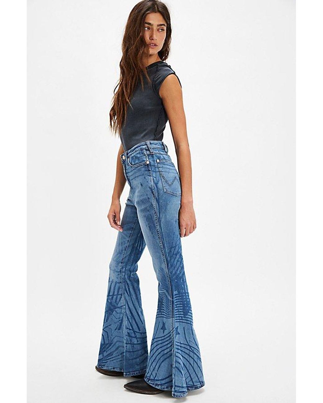 Wrangler X Lainey Wilson Rockstar Bell Bottom Jeans in Blue | Lyst