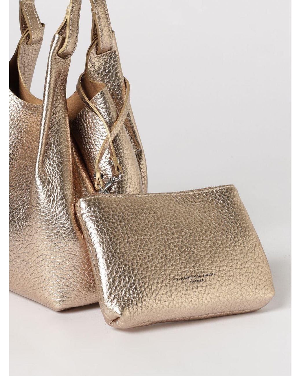 Gianni Chiarini Dua Small Hammered Leather Bag in Natural | Lyst