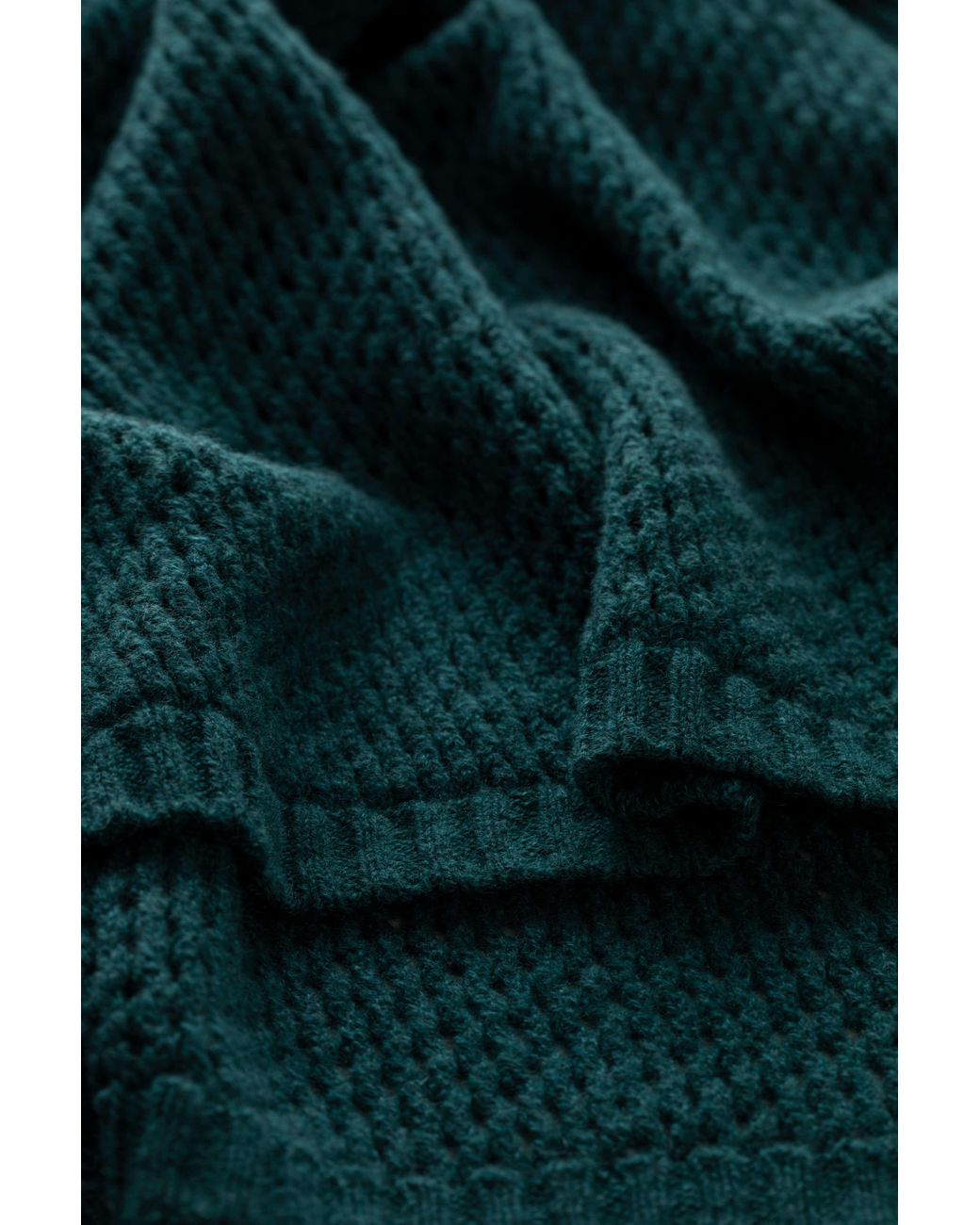 Johnstons of Elgin Crochet Cashmere Stole in Green | Lyst