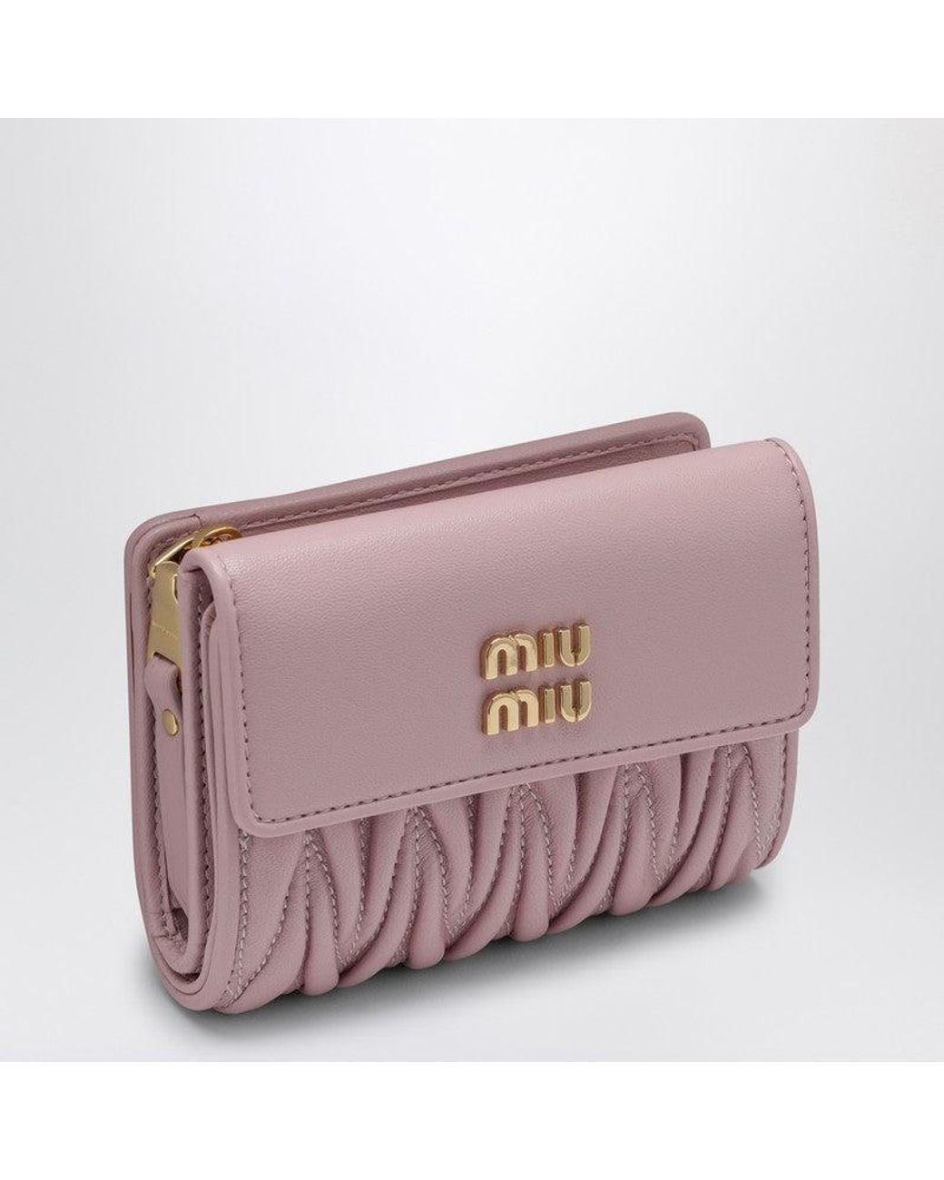 Miu Miu Alabaster-Coloured Matelassã Leather Small Wallet in Pink | Lyst