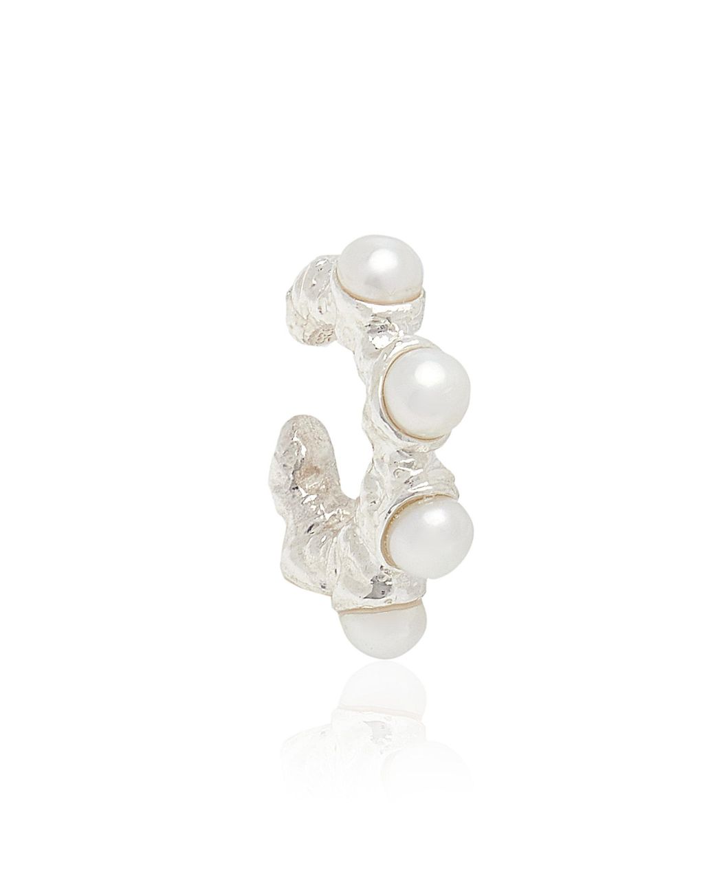 Isabella Etou Crinkle Sterling Pearl Earcuff in Metallic | Lyst