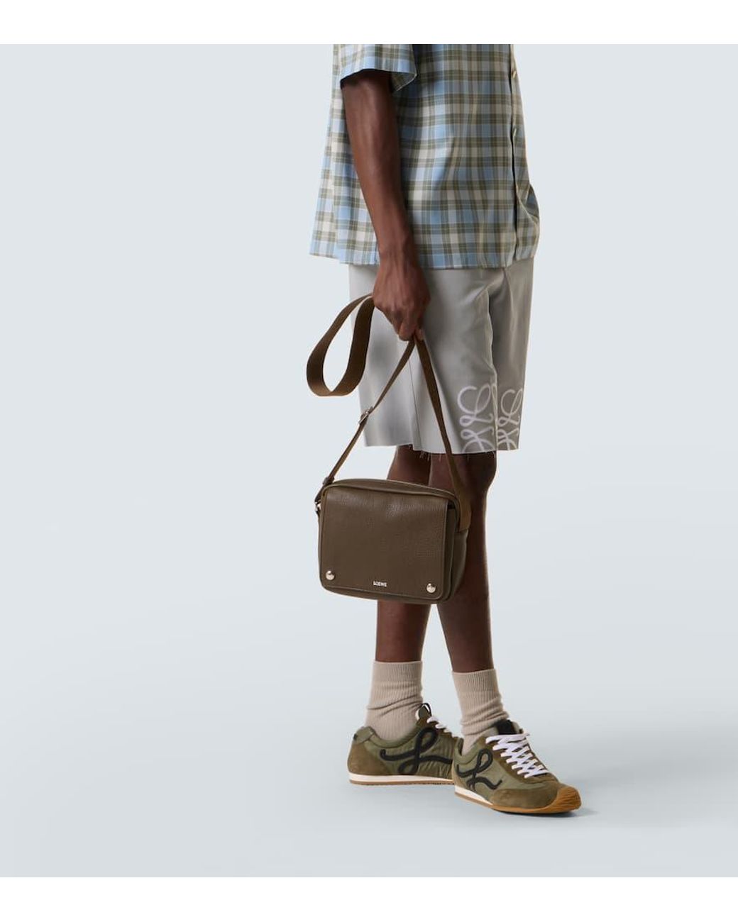 Loewe Pebble Medium Leather Messenger Bag in Natural for Men | Lyst