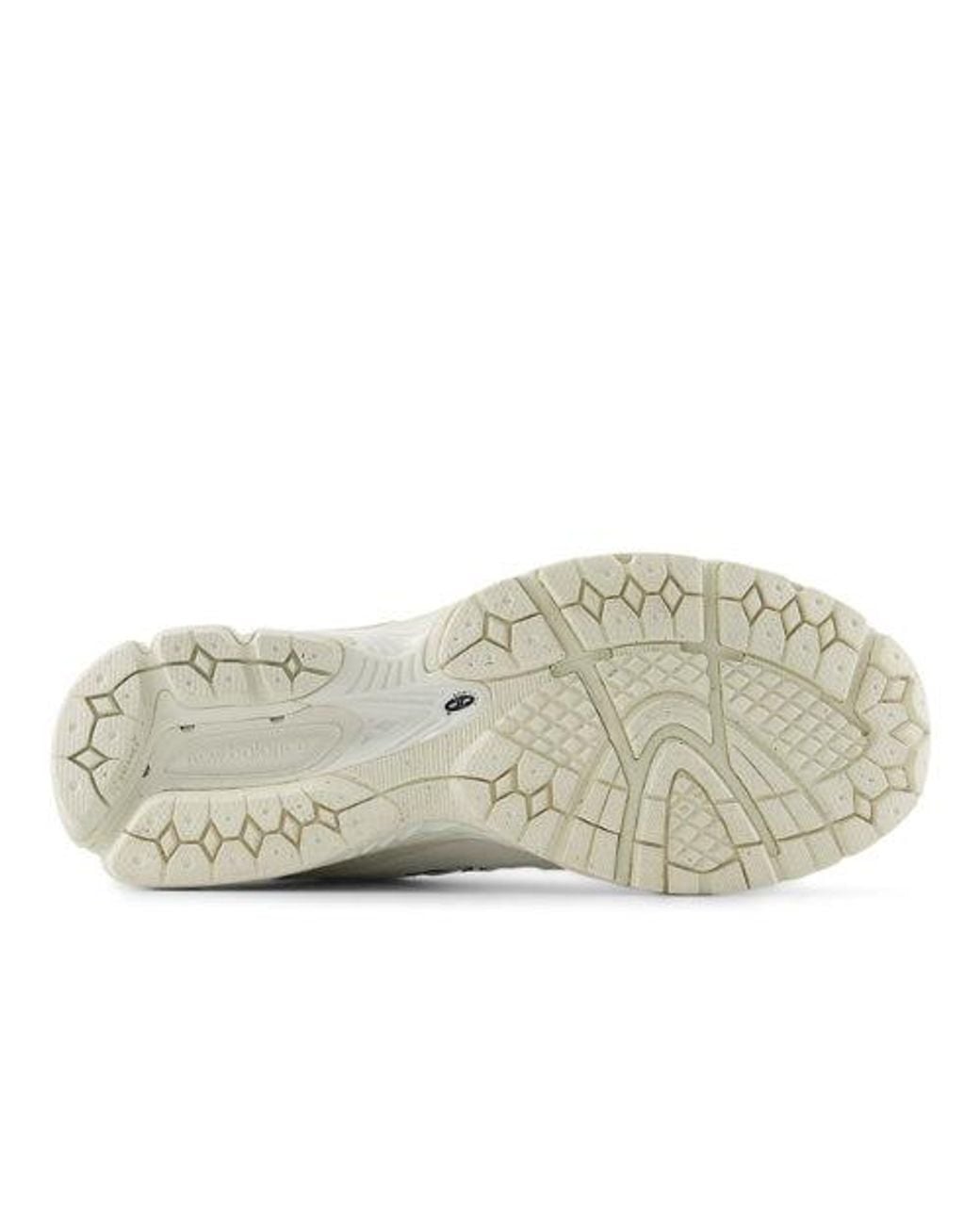 New Balance 2002R in White | Lyst UK