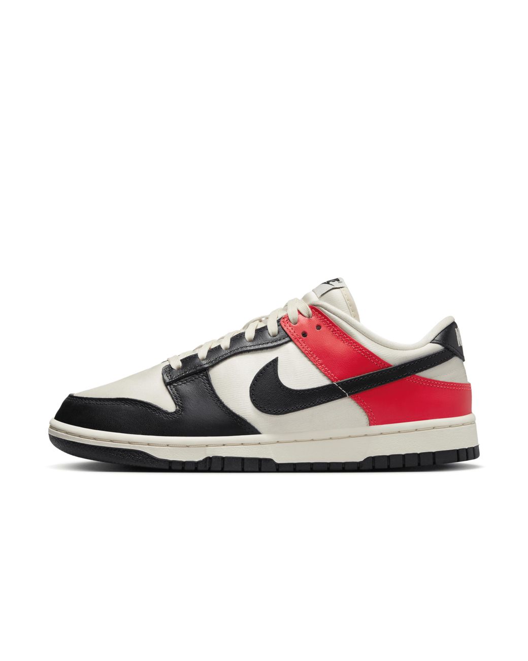 Nike Dunk Low Se Shoes in Red | Lyst