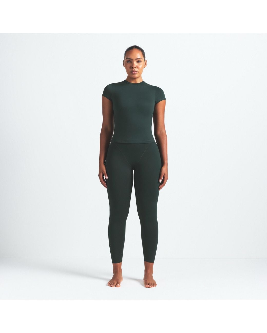 Nike Skims Matte High-Waisted V-Line 26" Leggings in Green | Lyst