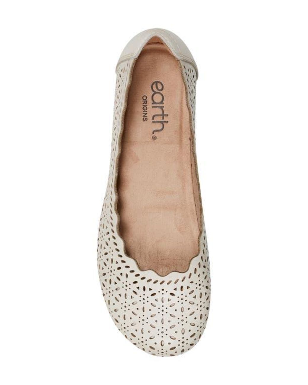 Earth Bria Flat in White | Lyst