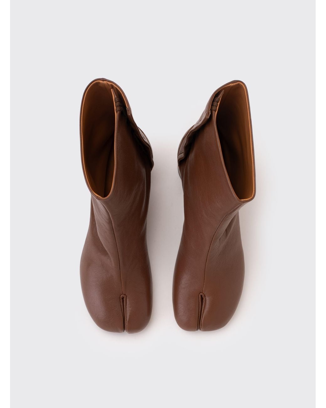 Maison Margiela Ankle Tabi Boot in Brown | Lyst