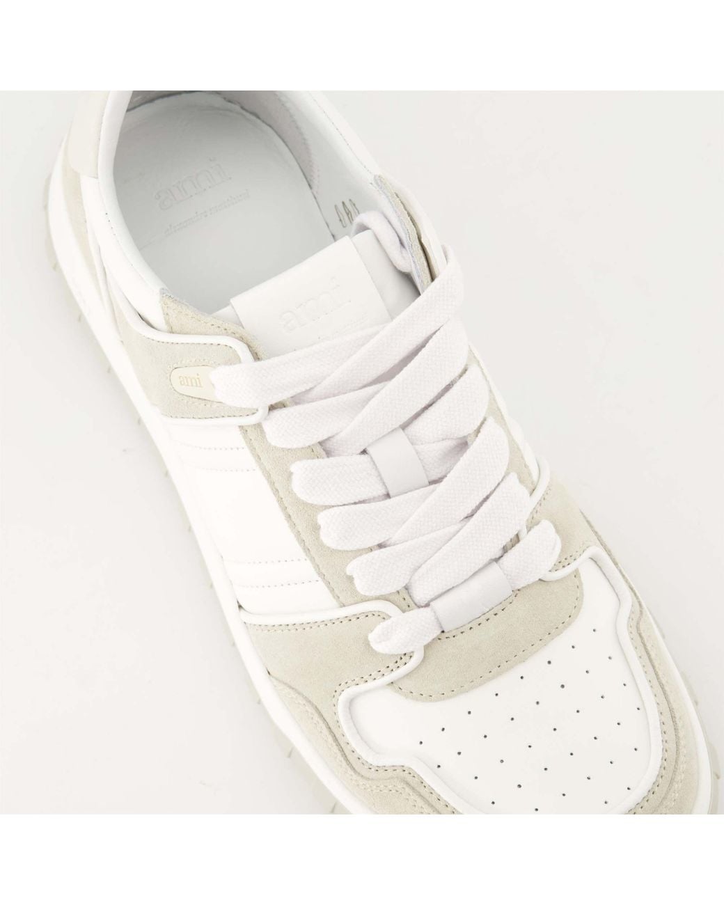 Ami Paris Ami Logo Embossed Low-Top Sneakers in White for Men | Lyst