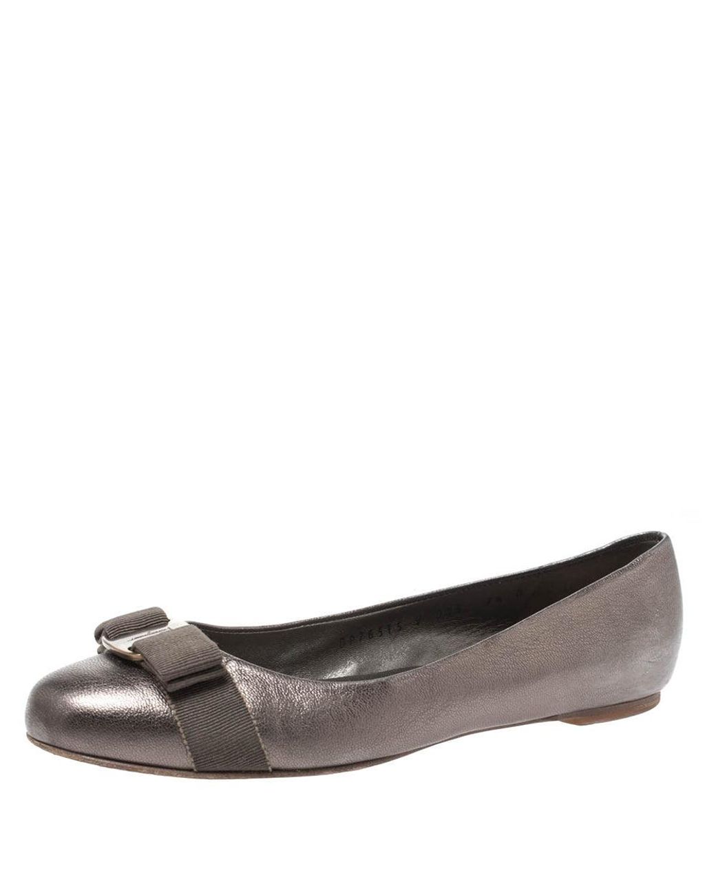 Ferragamo Metallic Leather Vara Bow Ballet Flats in Brown | Lyst