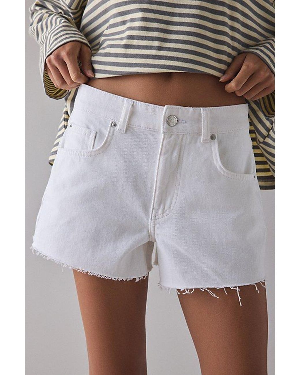 BDG Oscar Relaxed Cutoff Denim Mini Shorts in White | Lyst