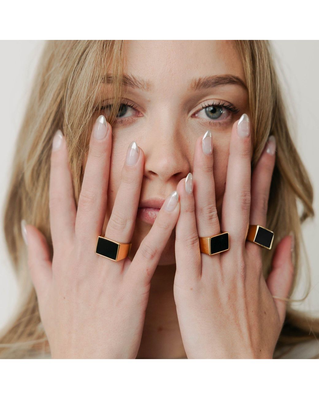 Middle Finger Onyx Jet Stone Signet in Black | Lyst