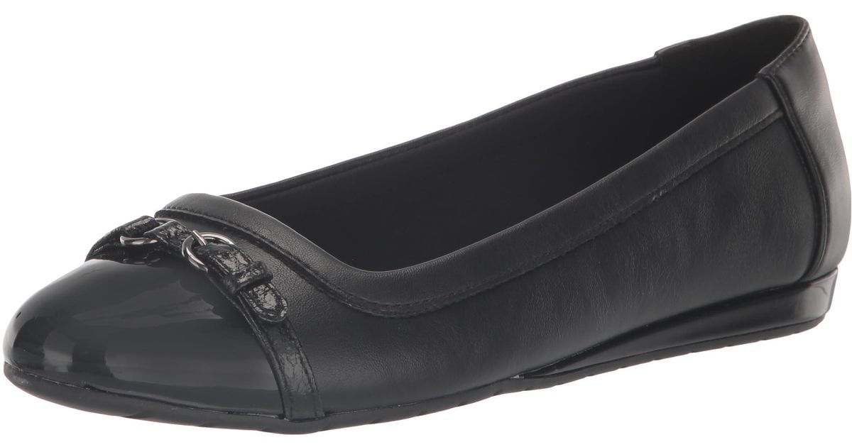 Anne Klein Gisele Ballet Flat in Black | Lyst