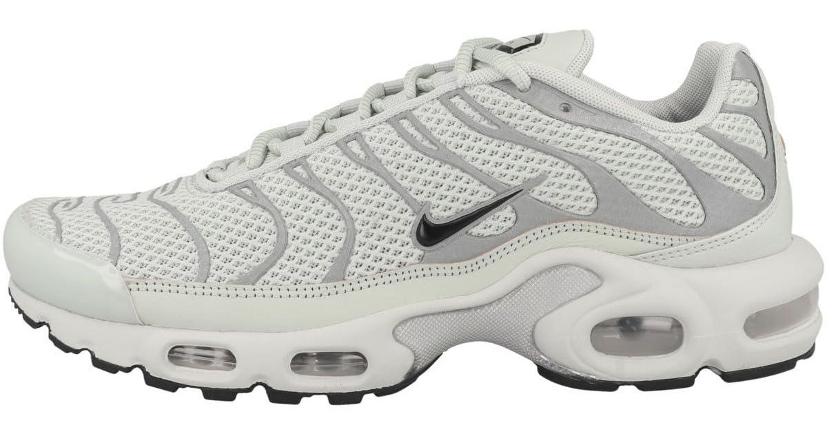 Nike Low Air Max Plus Trainers in Grey | Lyst UK
