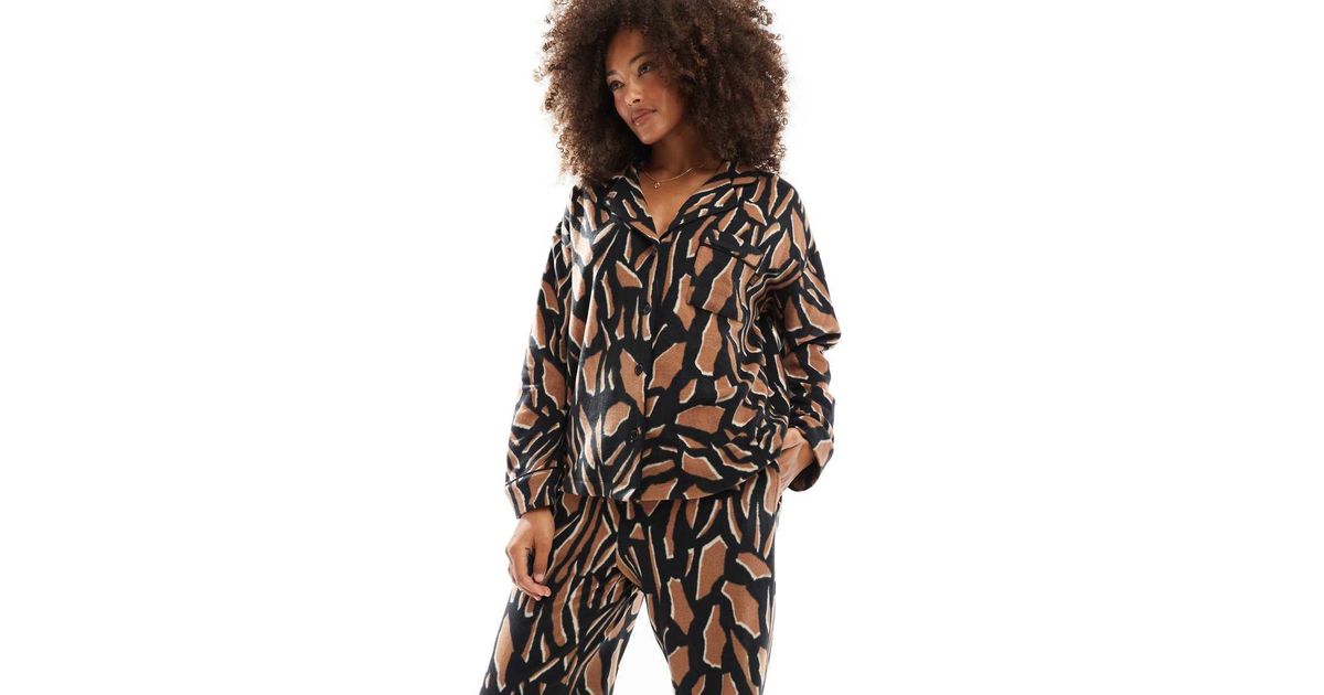 DKNY Folded Fleece Notch Collar Pyjama Set in Black | Lyst UK