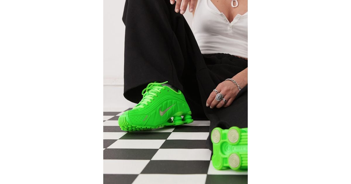 Nike Shox R4 Sneakers in Green | Lyst