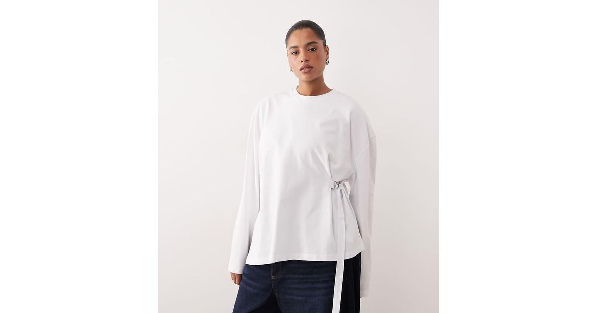 ARRANGE Curve Side Buckle Long Sleeve Tee in White | Lyst UK