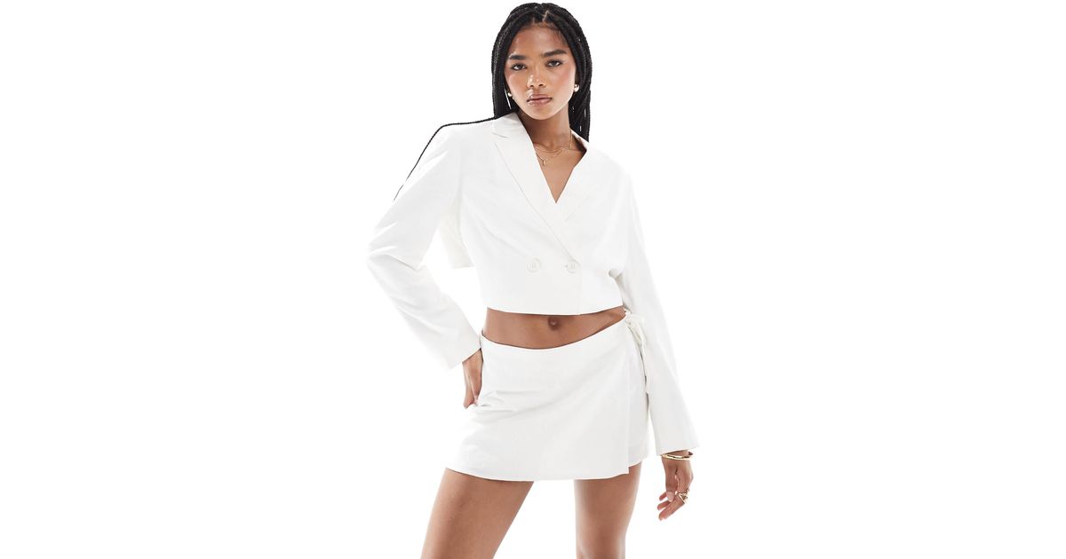 Stradivarius Open Back Cropped Blazer in White | Lyst