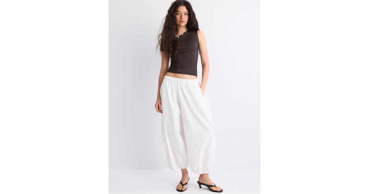 Stradivarius Poplin Bloomer Trousers in White | Lyst UK