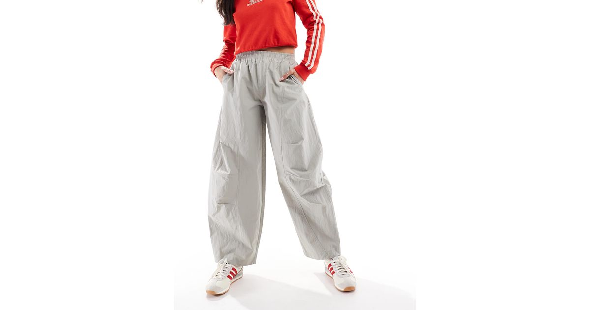 Stradivarius Barrel Parachute Pant in White | Lyst