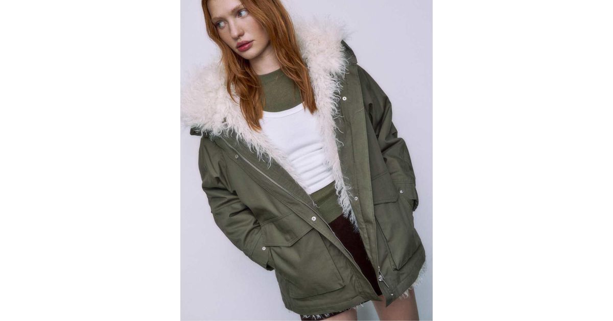 Stradivarius Padded Parka With Long Faux Fur Lining in Grey | Lyst UK