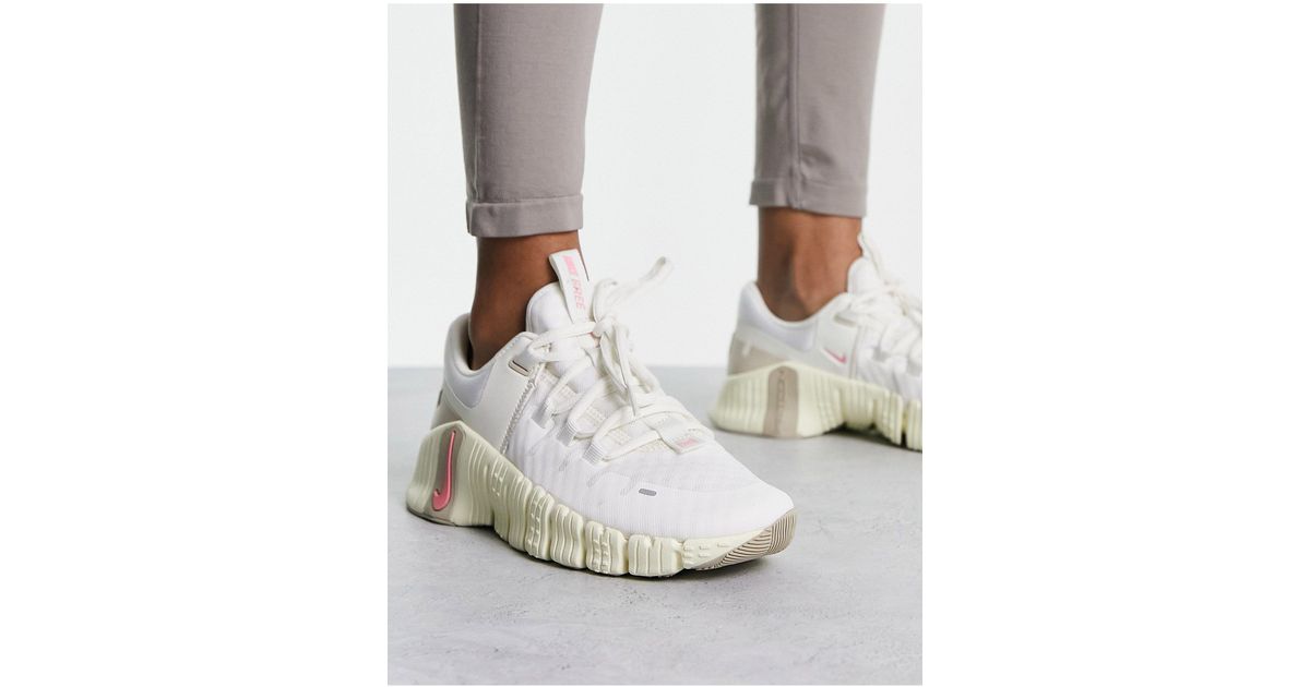 Nike Free Metcon 5 Trainer in White | Lyst UK