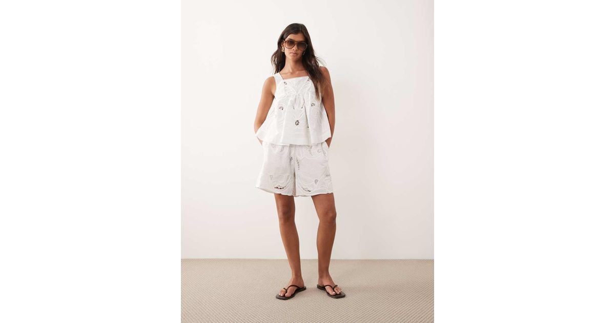 ARRANGE Floral Embroidered Shorts in Natural | Lyst UK