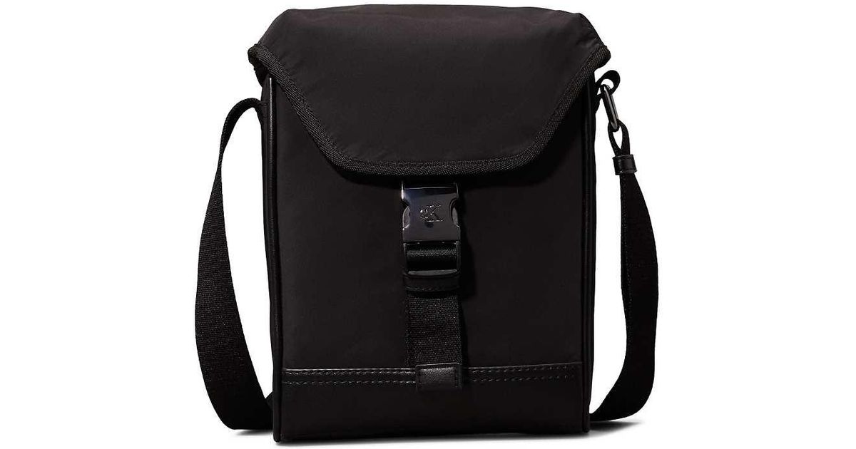 Calvin Klein Flat Reporter Bag in Black for Men | Lyst UK