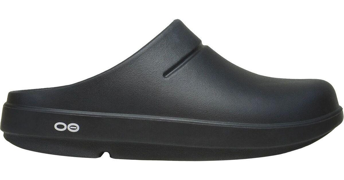 OOFOS Oocloog Clog in Black | Lyst