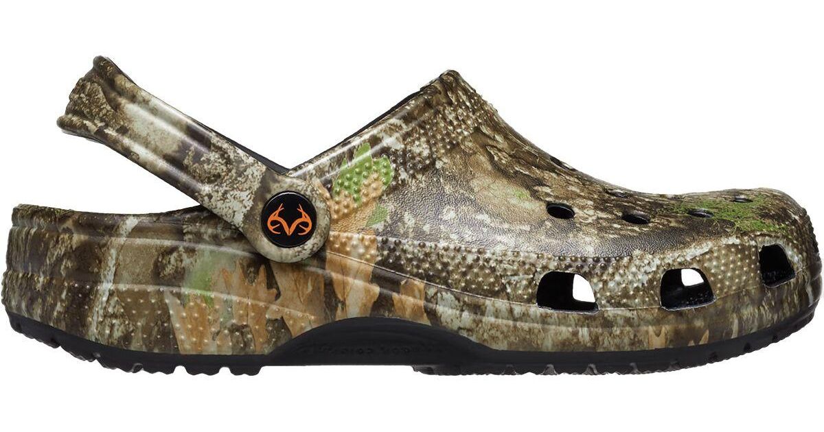 Crocs™ Realtree Apx Classic Clog in Brown | Lyst