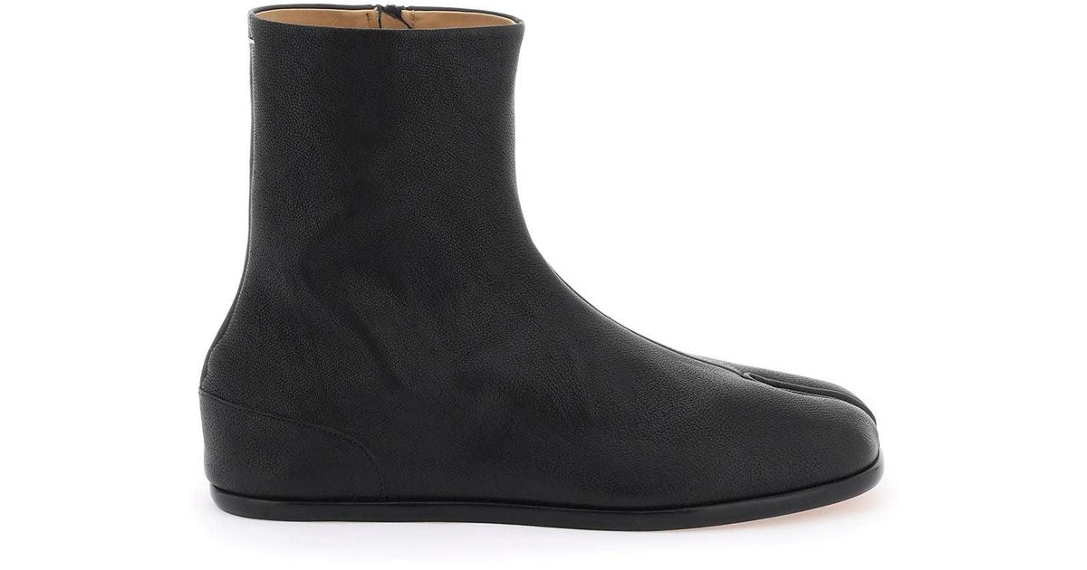 Maison Margiela Tabi Flat Ankle Boots in Black | Lyst