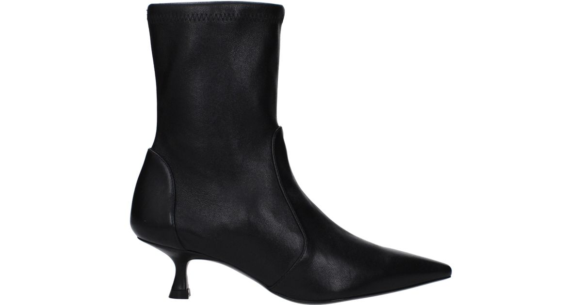 Stuart Weitzman Boots Naomi Skin in Black | Lyst