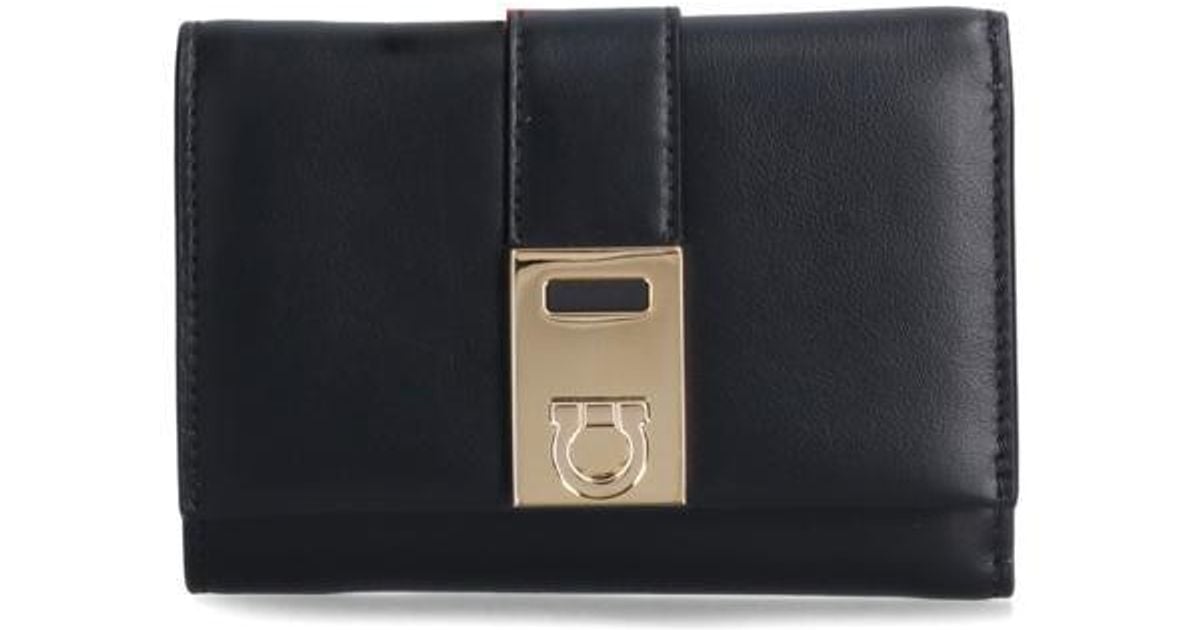 Ferragamo Compact Wallet Hug in Black | Lyst UK