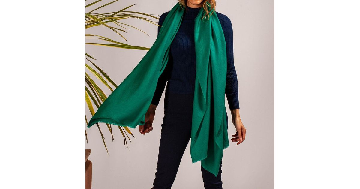 Black Accessories Emerald Handwoven Cashmere Shawl in Green | Lyst
