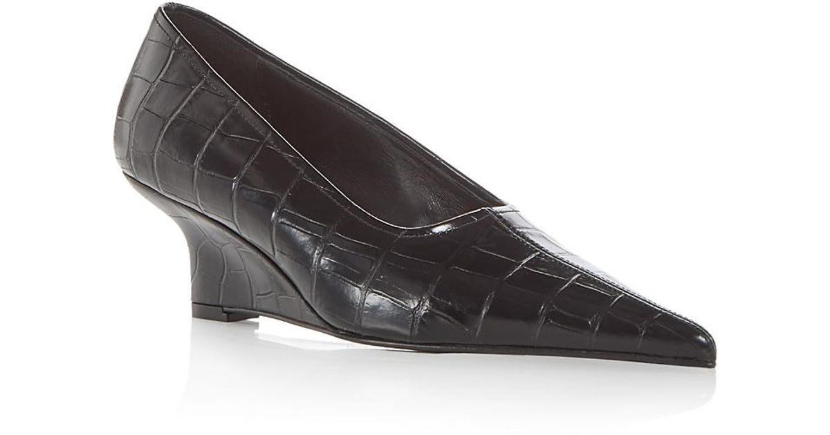 TOTEME Sharp Wedge Pointed Pumps in Black | Lyst