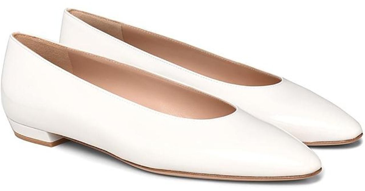 Gianvito Rossi Amelia Flat Ballerina in Natural | Lyst