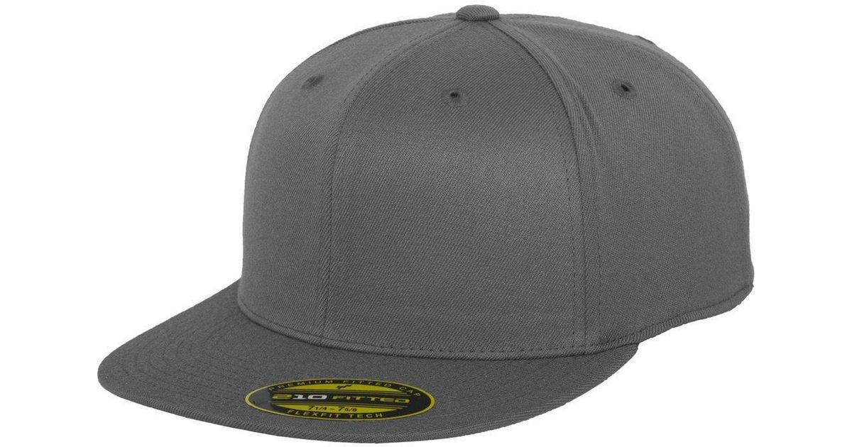 BoohooMAN Flexfit Premium 210 Fitted Flat Peak Cap in Grey for Men ...