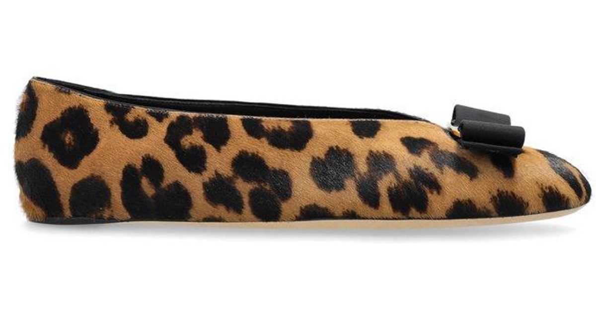 Ferragamo Leopard Printed Vara Bow Ballet Flat in White | Lyst