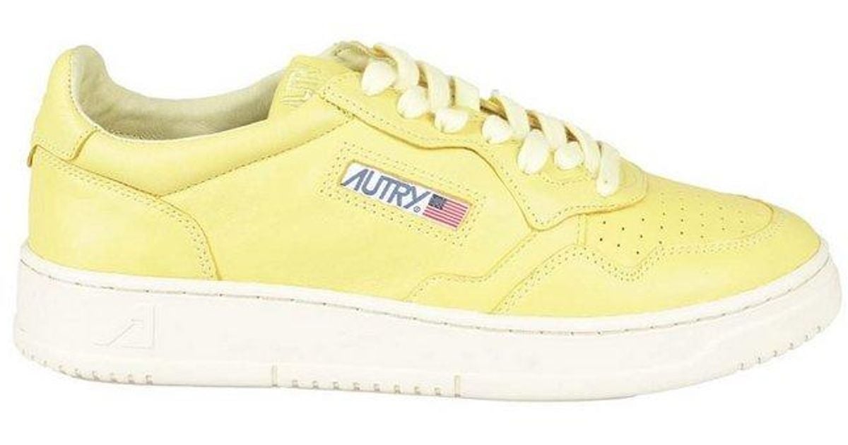 Autry Medalist Logo Patch Low-Top Sneakers in Yellow for Men | Lyst